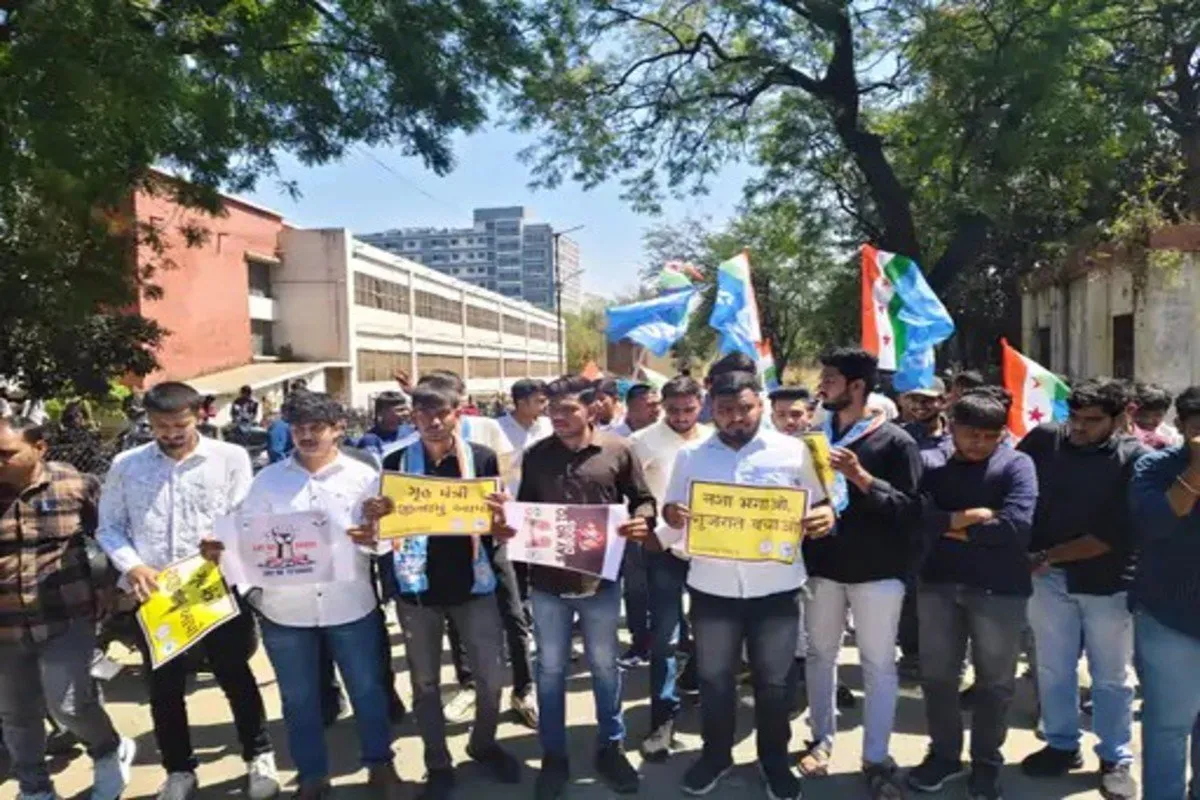 NSUI Protest: NSUIનો ગૃહમંત્રીના રાજીનામાની માગ સાથે રોડ ચક્કાજામ ...